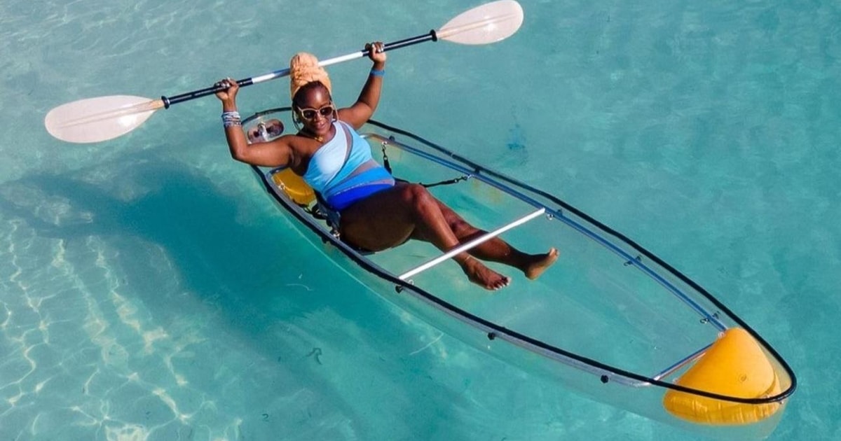 Praia de Kendwa; um caiaque transparente e claro | GetYourGuide