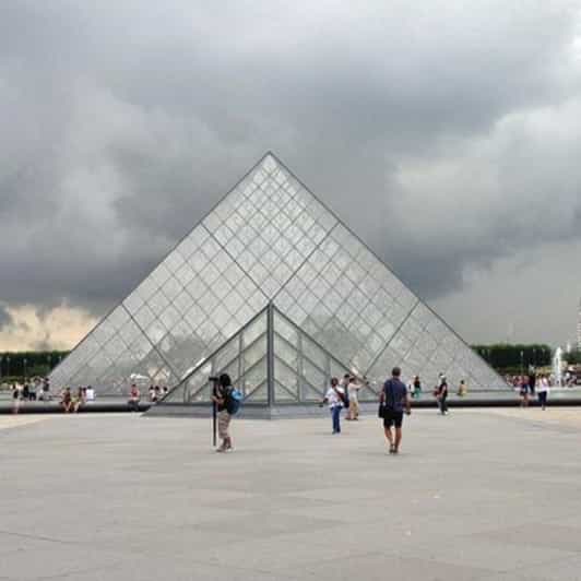 Paris: Sightseeingtur i Paris och guidad tur till Louvren | GetYourGuide
