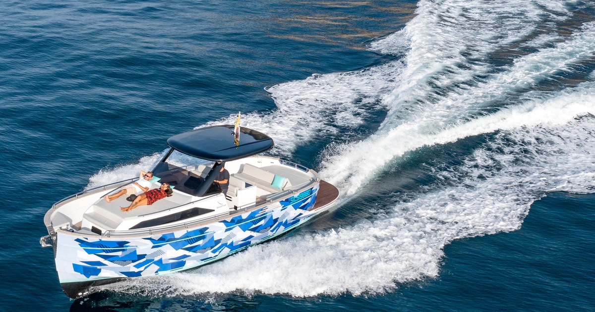 Capri privétour met de Gozzo 35 vanaf Sorrento | GetYourGuide