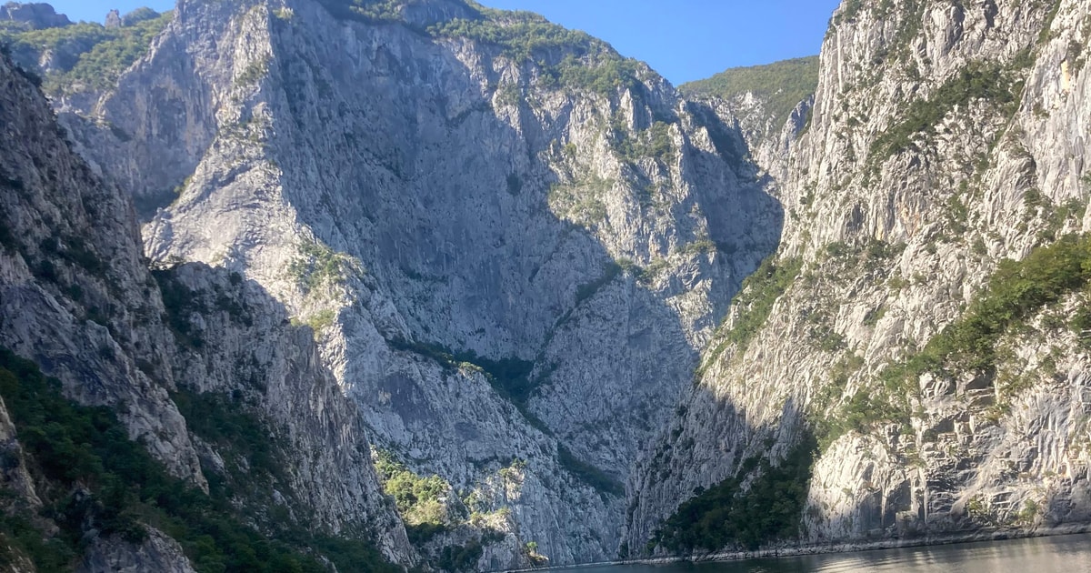 Scutari: tour in barca sul lago di Koman e sul fiume Shala | GetYourGuide