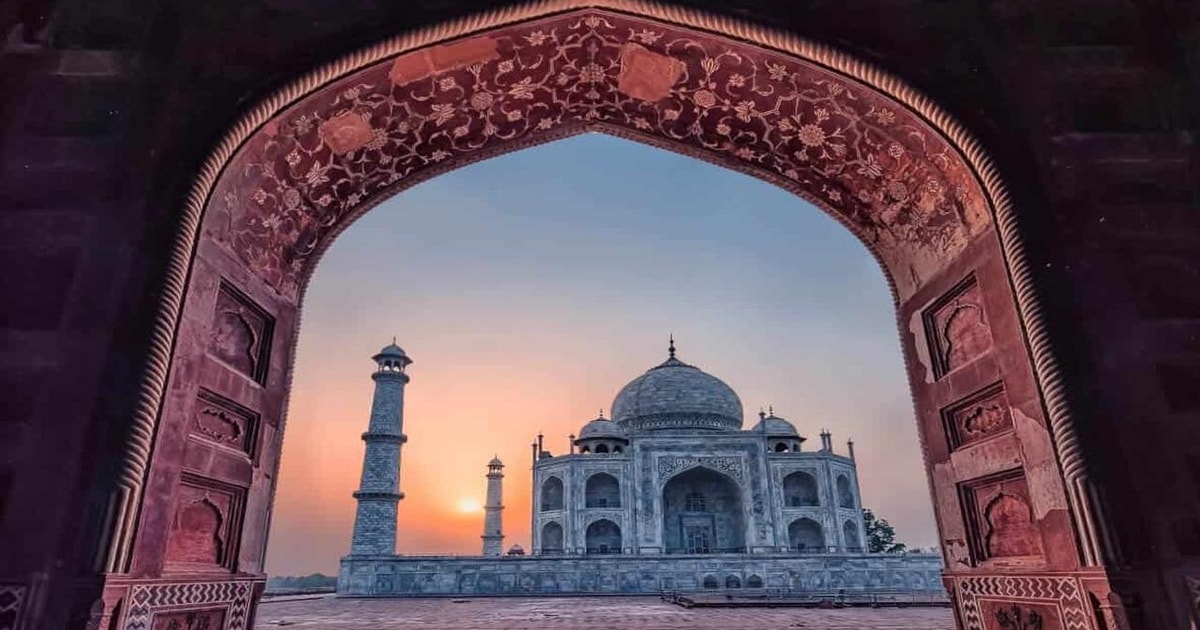 Von Delhi: 2 Tage Taj Mahal mit Fatehpur Sikri Tour mit dem Auto ...