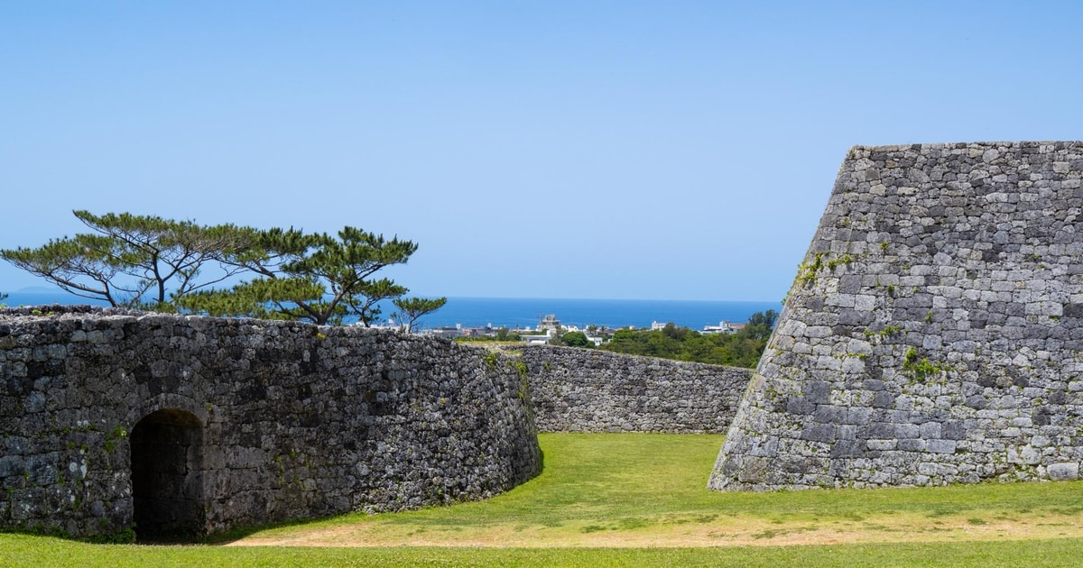 Okinawa: Zakimi Castle and Yuntanza Museum Heritage Tour | GetYourGuide