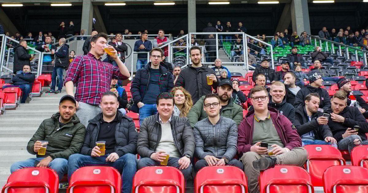 Krakow: Oplev en fodboldkamp i Krakow med en lokal | GetYourGuide