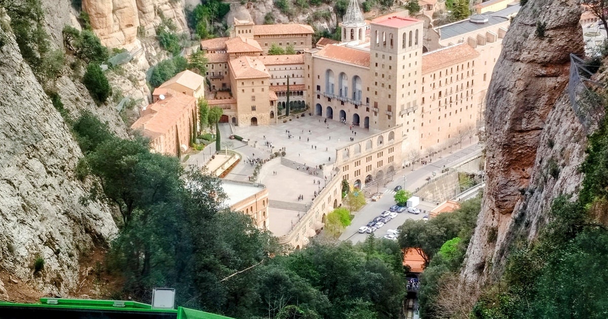 Desde Barcelona: Monasterio de Montserrat y Excursión con Teleférico ...