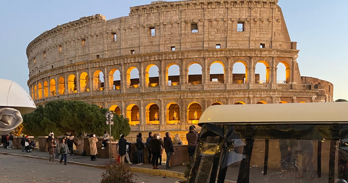 Rom: Nachttour im Golfwagen mit italienischem Abendessen und Gelato ...