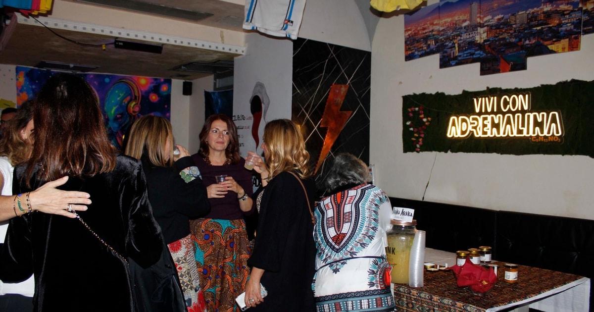 Napels: karaoke-avond met drankjes in Club Adrenalina | GetYourGuide
