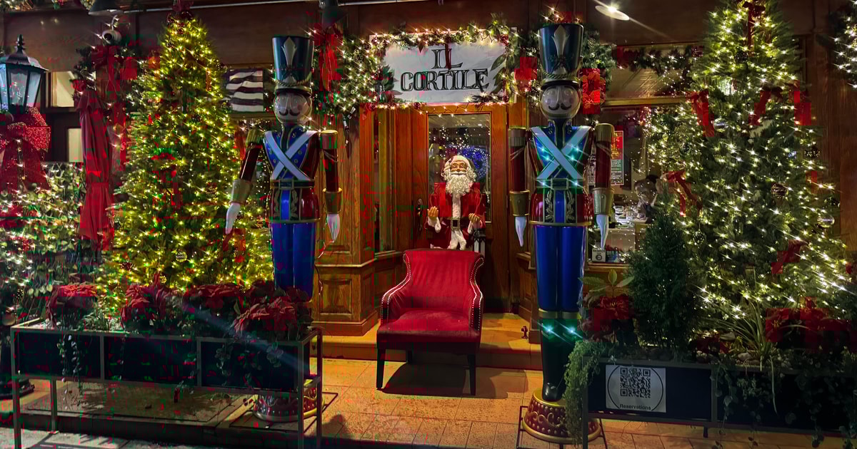 NYC: Christmas Sights Tour og billet til Moulin Rouge Show | GetYourGuide