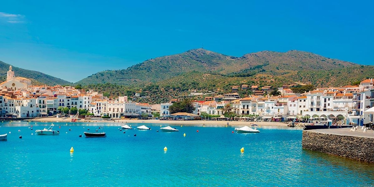 Från Roses: Båttur och besök i Cadaqués | GetYourGuide