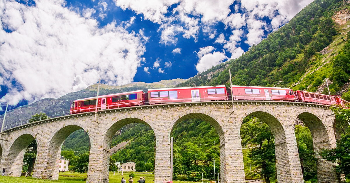 Vanuit Milaan: rondvaart over het Comomeer, rode trein St. Moritz en ...