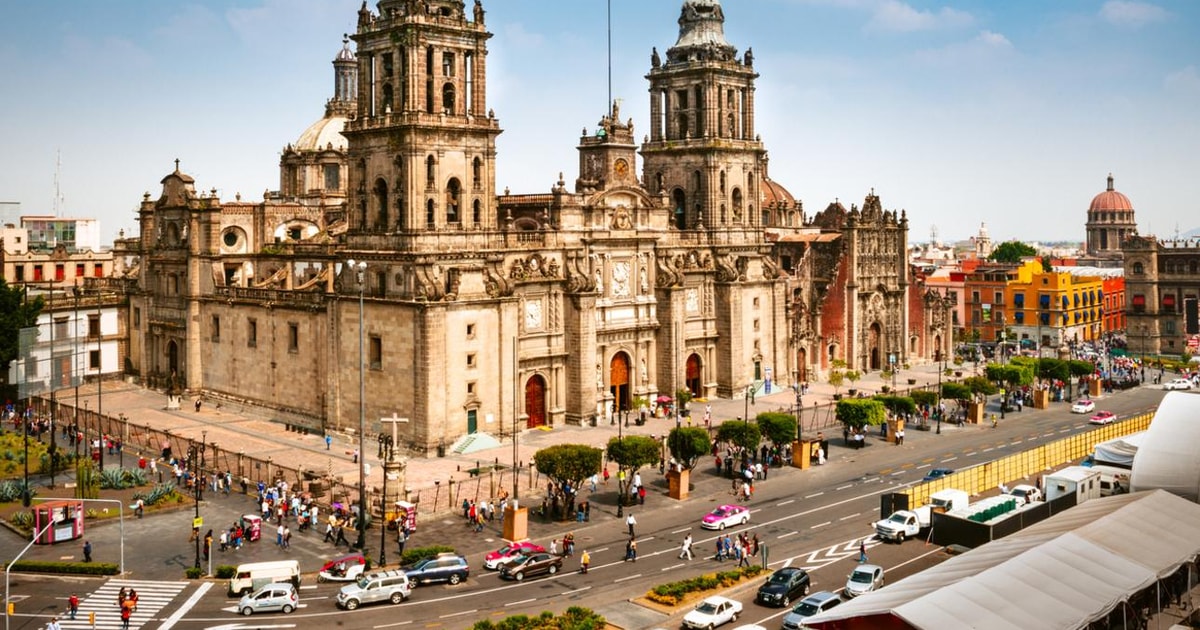 Guided Historic Downtown Walking Tour in Mexico City | GetYourGuide