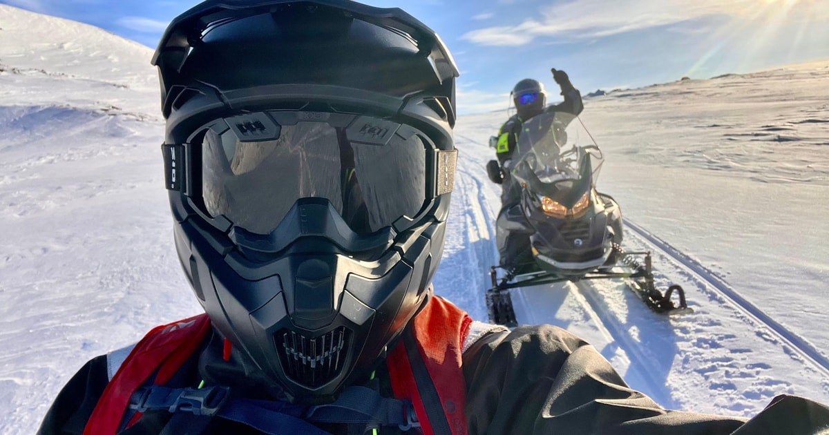 Schwedisch-Lappland: Schneemobil in kleiner Gruppe mit lokalem ...