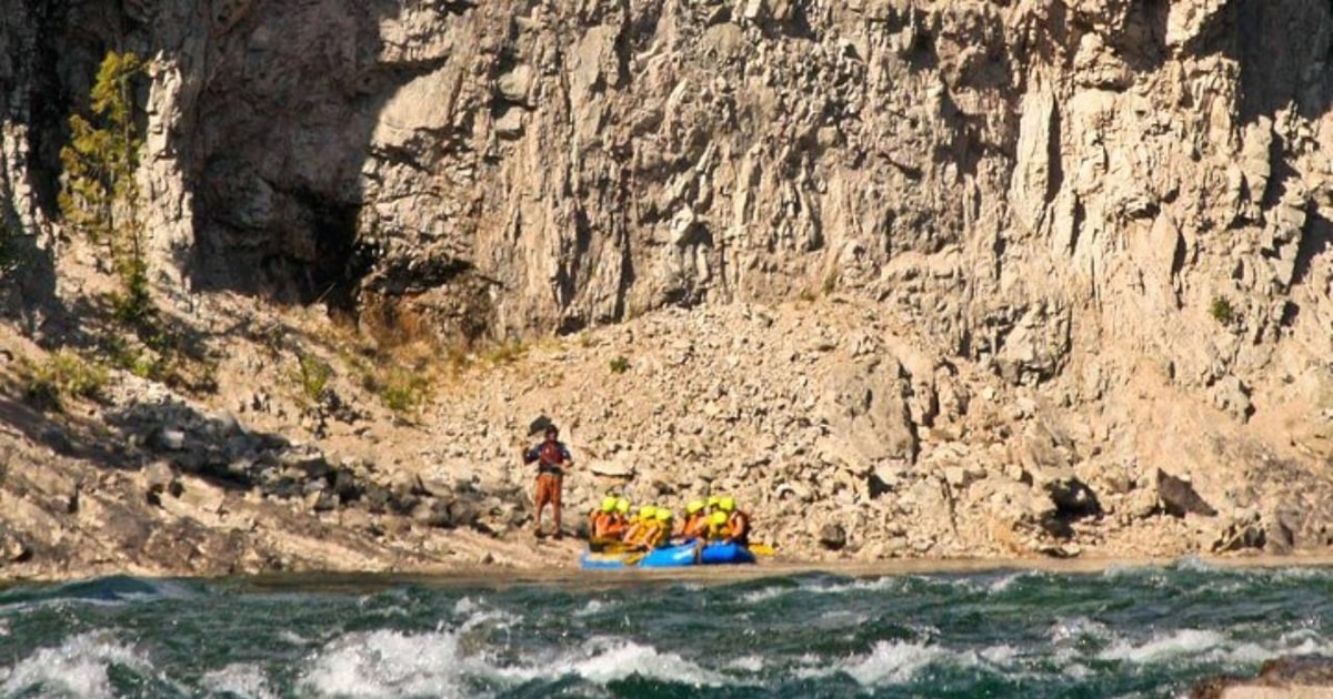Parque Wells Gray: Rafting en el río Clearwater | GetYourGuide