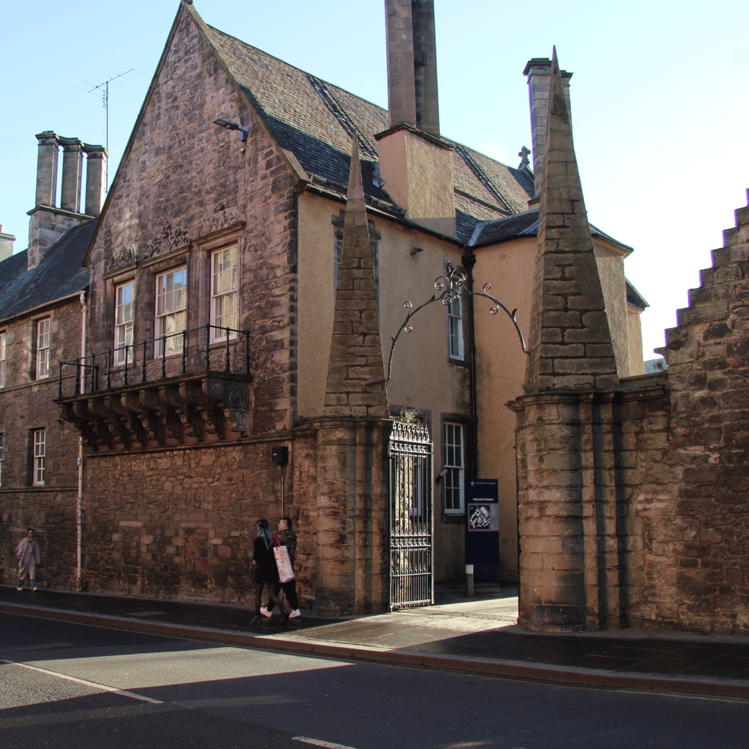 Edinburgh: Royal Mile Guided Walking Tour with Comedian | GetYourGuide