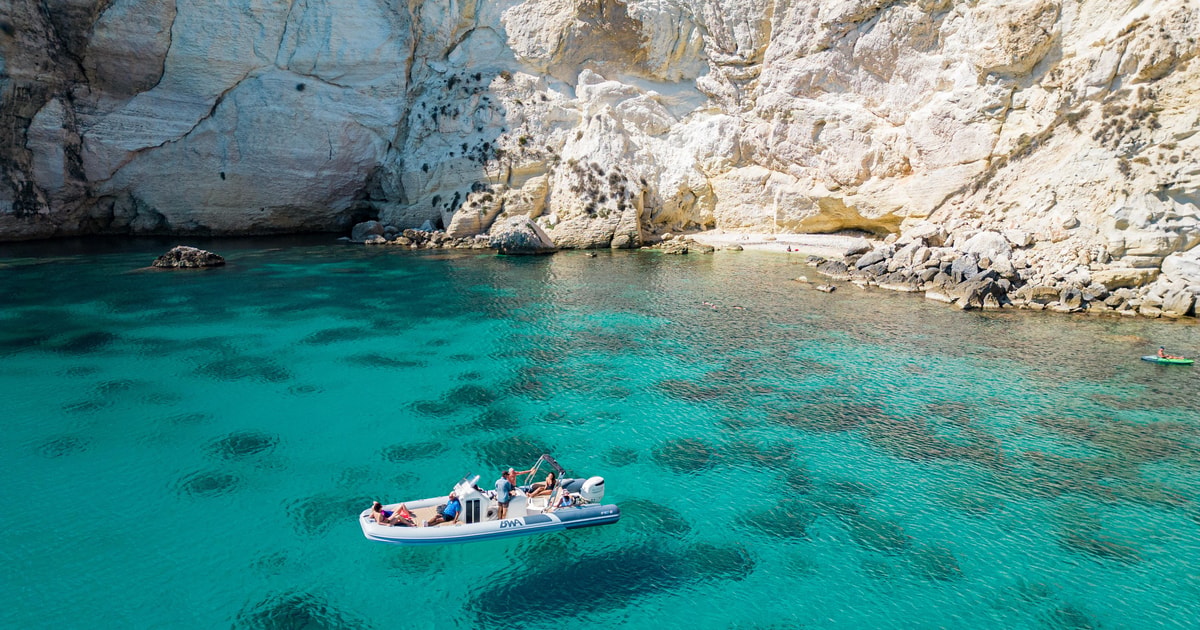 Cagliari: Passeio de barco com zodíaco, 3-4 paragens para nadar, vinho ...