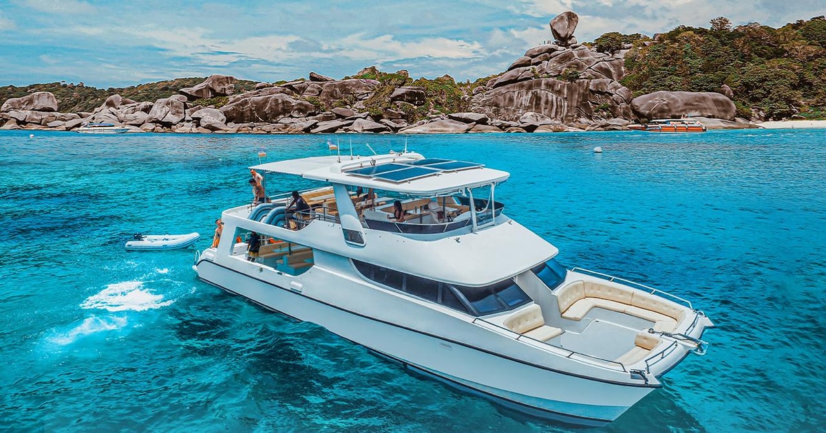 Phuket: Similan Islands Katamaran Tagestour mit Fotografin | GetYourGuide