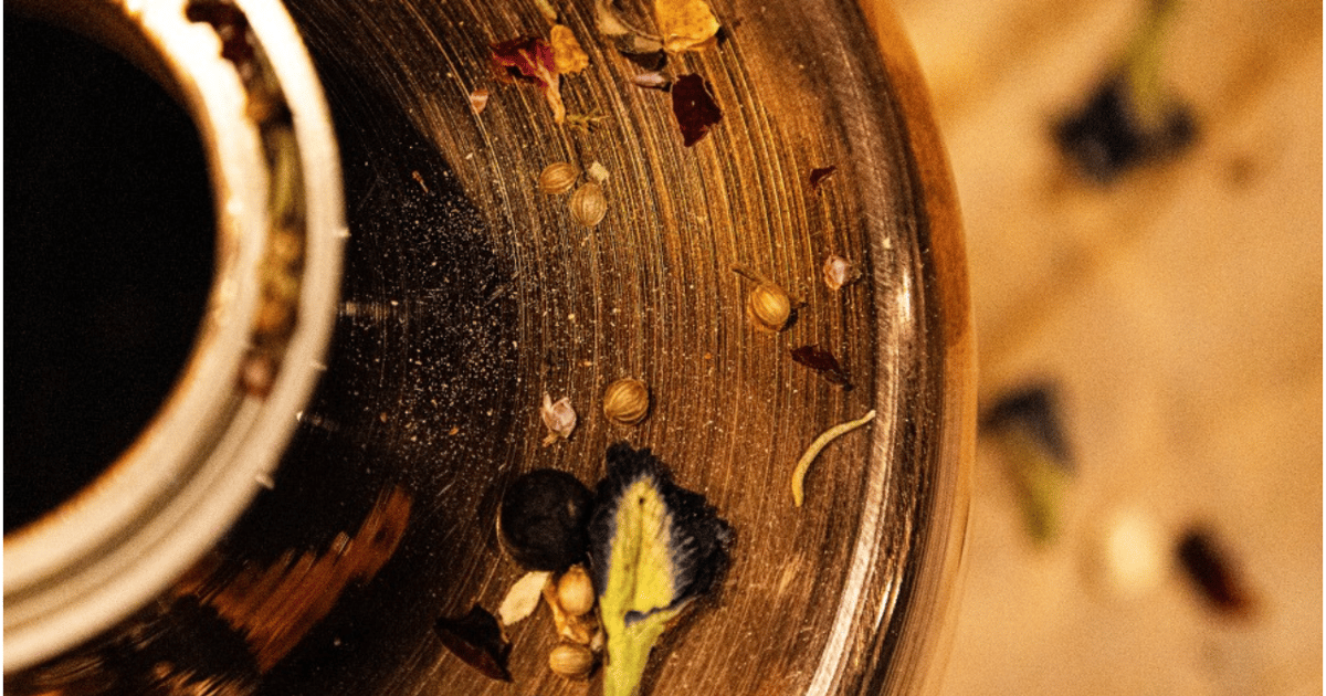 Lav en flaske gin eller rom på vores destilleri | GetYourGuide