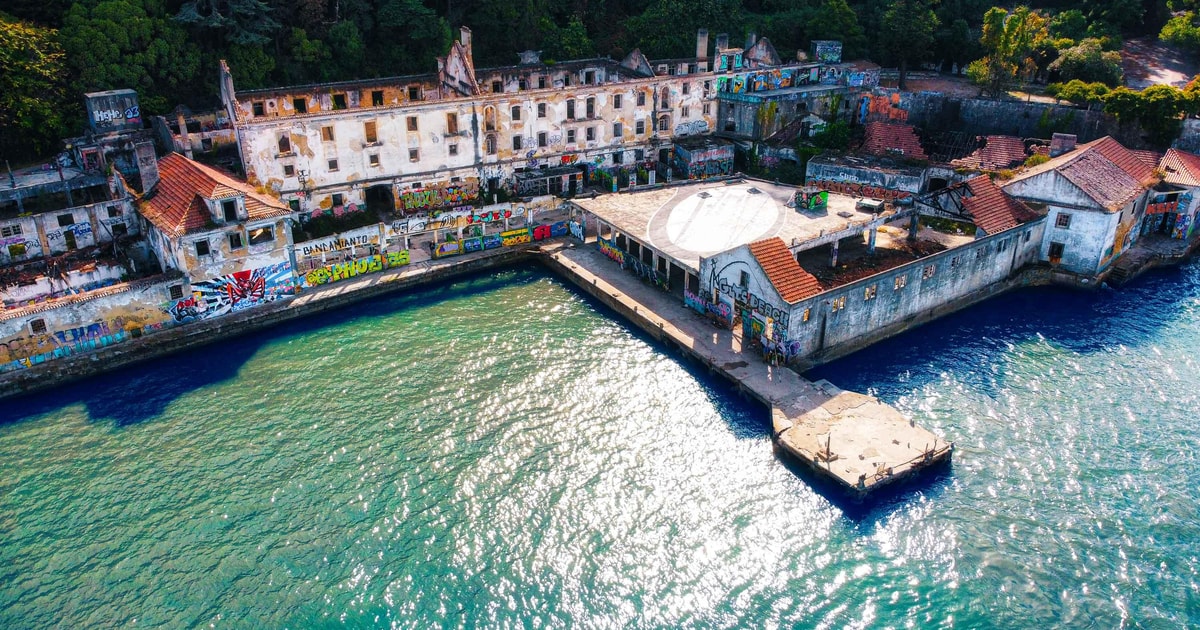 Lisbon / Cacilhas: Old Harbour-Ruins & Lost Place Photo-Tour | GetYourGuide
