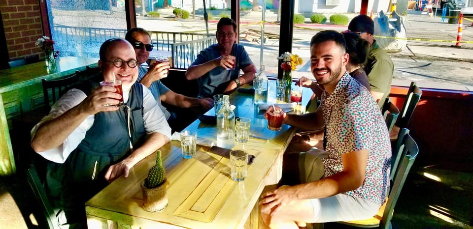 Extraña y estrafalaria experiencia en el bar Fremont con cócteles y ...