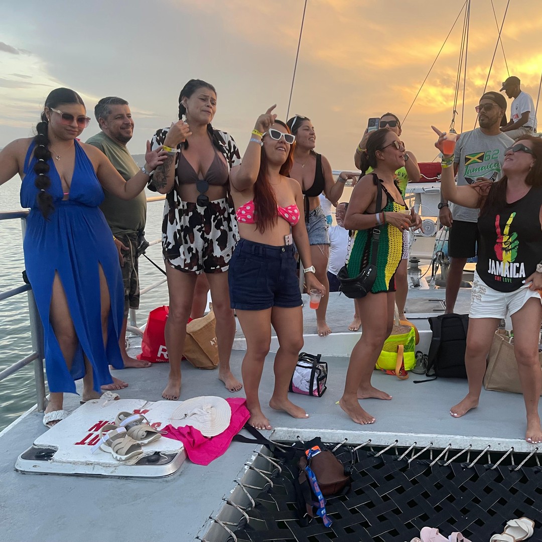 Montego Bay: Croazieră cu catamaran la apusul soarelui și lagună ...