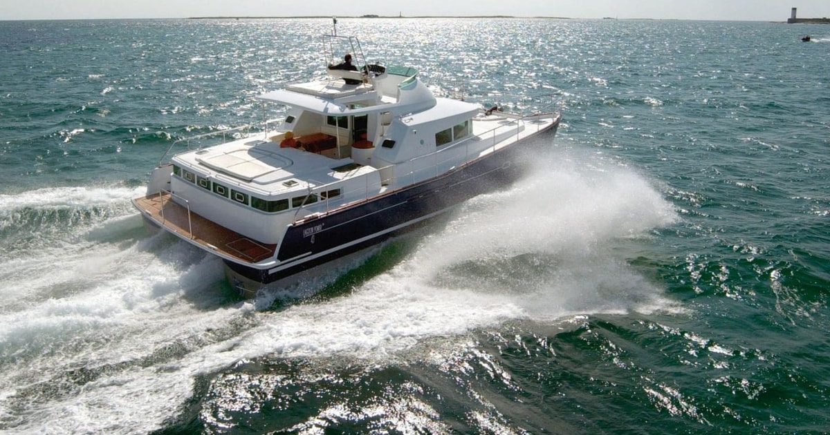 Busan: Group Sightseeing Yacht Cruise with Snacks and Drinks | GetYourGuide