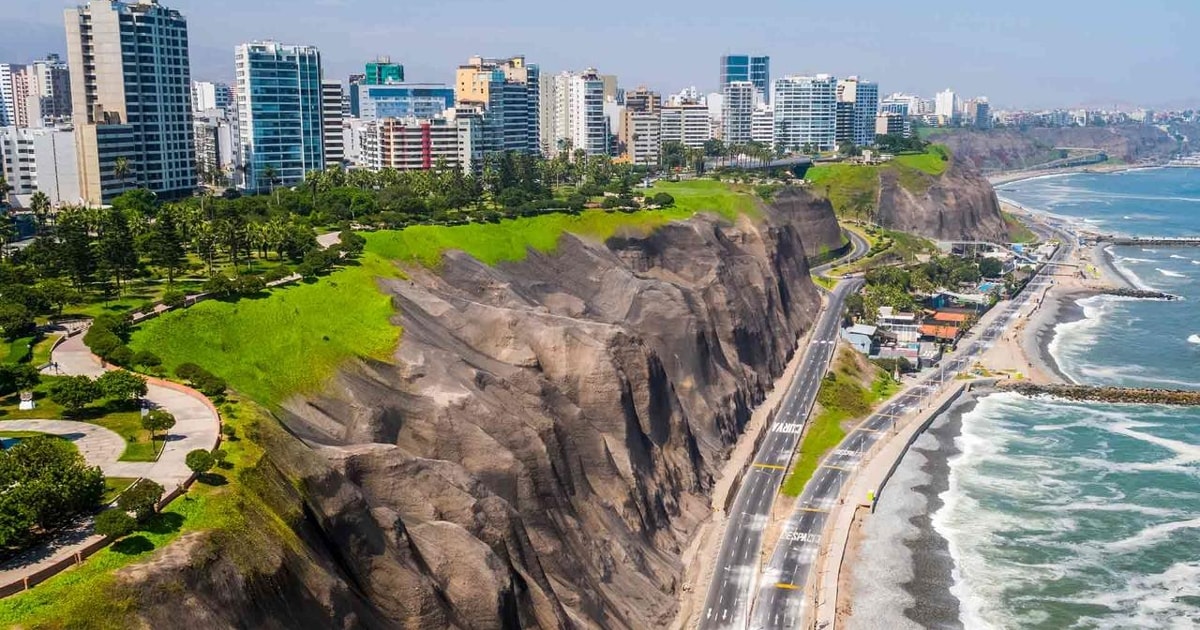 Lima: Panoramic bus | Half day | | GetYourGuide
