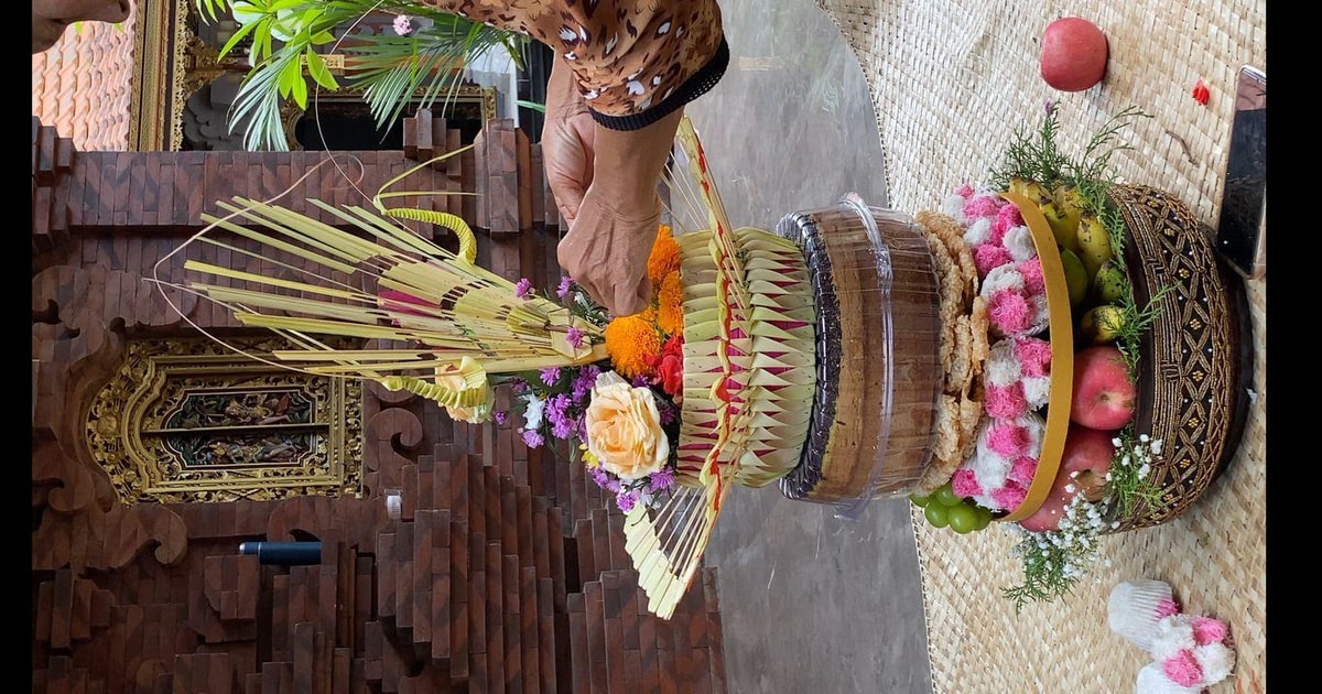 Gebogan Bali gestalten: Früchte&Blumen sinnvoll arrangieren | GetYourGuide