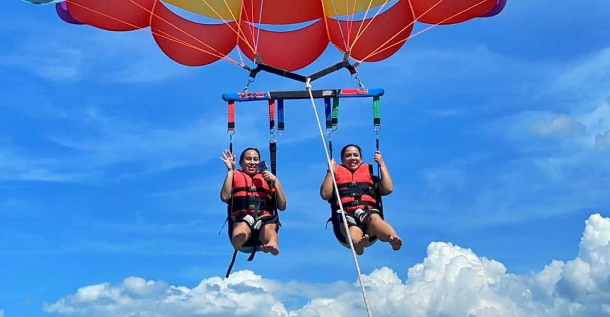 Coron: Parasailen met hoteltransfer Watersporten | GetYourGuide