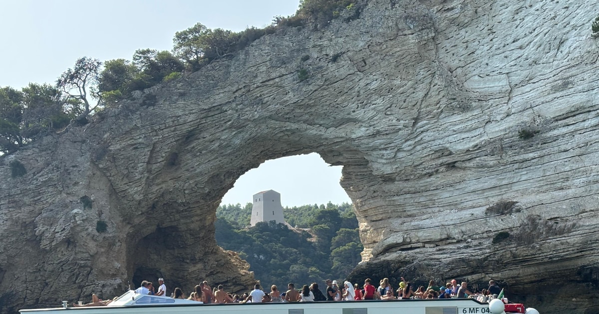 Tour guidato in barca Costa del Gargano: grotte, baie e tradizione ...