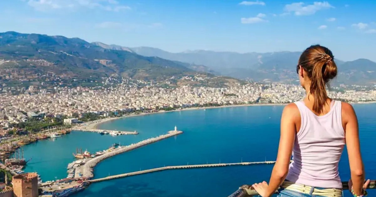 Alanya Stadstour: Cleopatra Strand & Optionele Kabelbaantocht ...