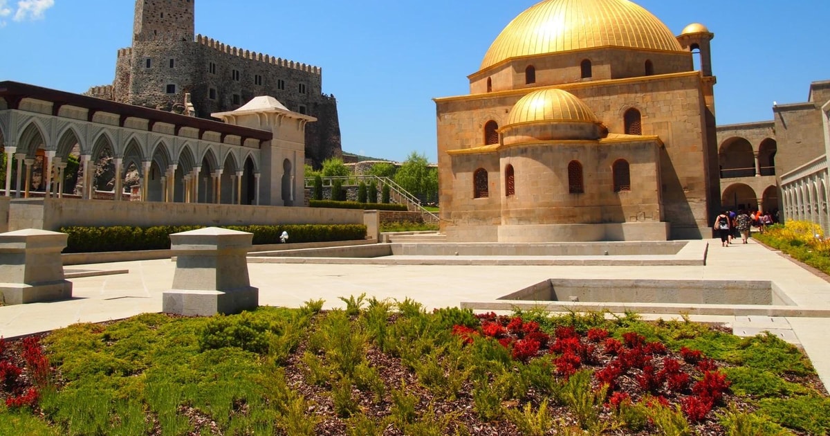 Tbilisi: Vardzia, Rabati en Borjomi Gedeelde dagtrip met gids ...