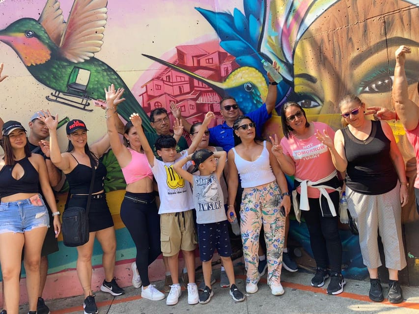 Medellín: Tour de grafite pelo Distrito 13 | GetYourGuide
