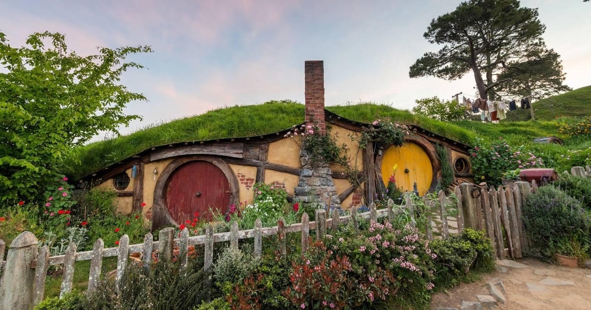 LOTR Tour) Hobbiton Village with Blue Spring | GetYourGuide