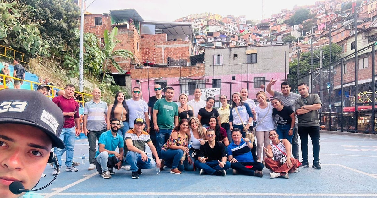 Complete Tour in Comuna 13: Graffiti, History and Street Delights ...