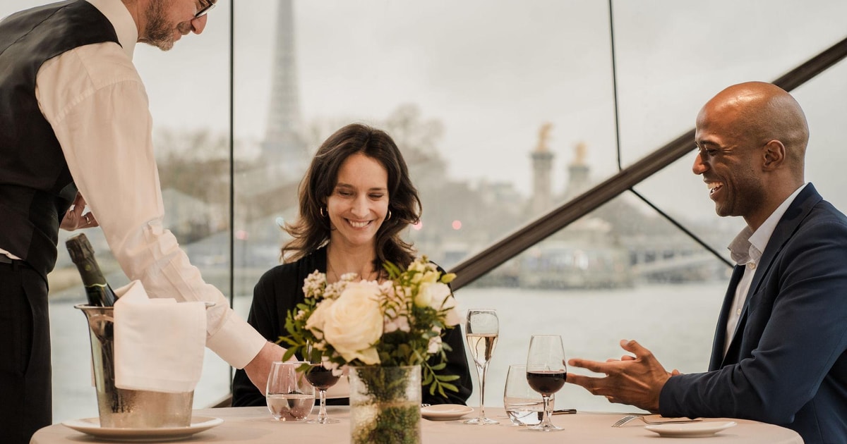 🛳️ Paris: 4-Course Dinner Cruise on Seine River with Live Music No ...