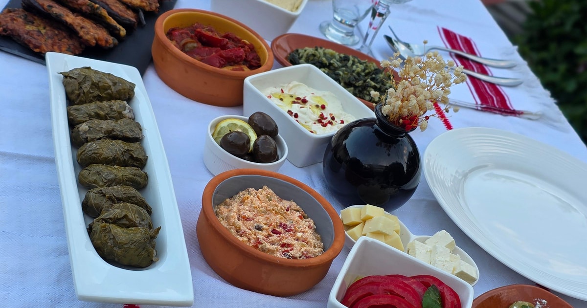 Traditioneel Albanees diner in een lokaal huis in Shkodër | GetYourGuide