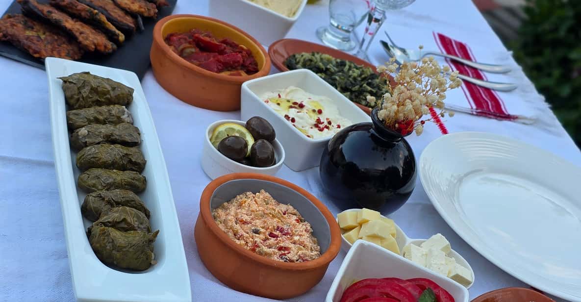 Traditioneel Albanees diner in een lokaal huis in Shkodër | GetYourGuide