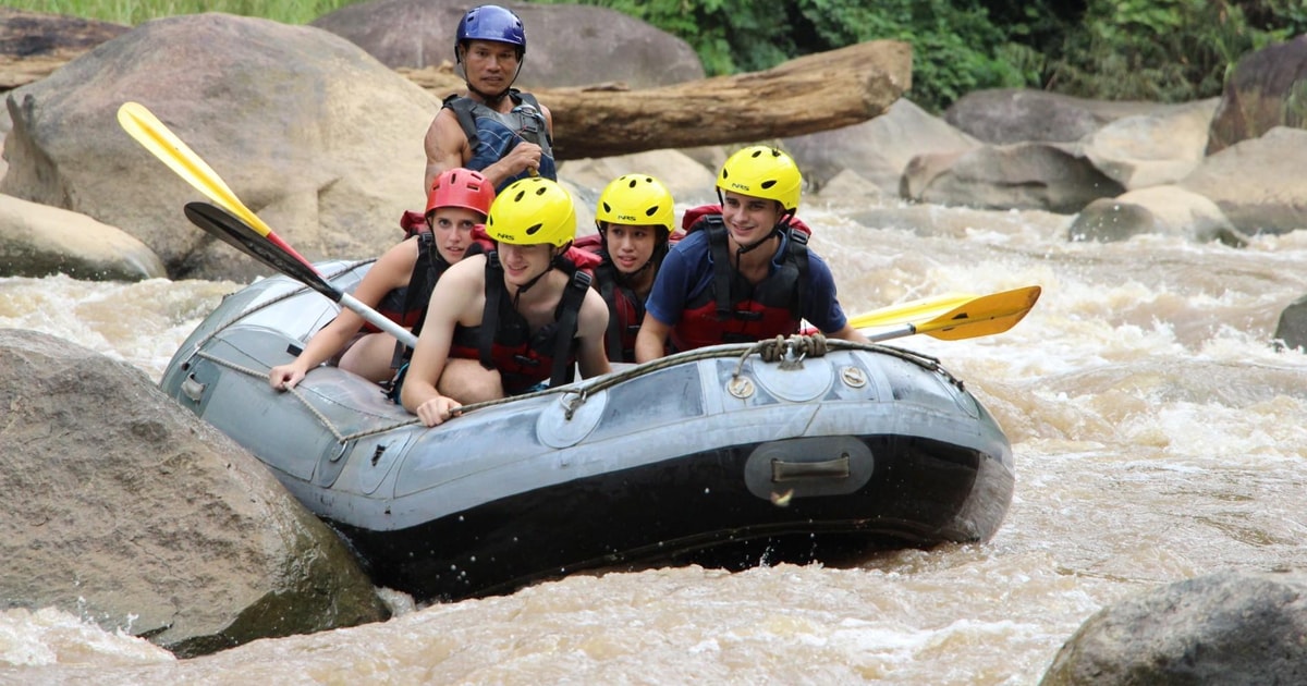 Rafting a Chiang Mai nel fiume Mae Taeng con buffet thailandese ...