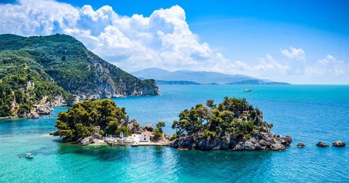 Desde Corfú: Excursión de un día a Parga y Paxos en barco con traslado ...