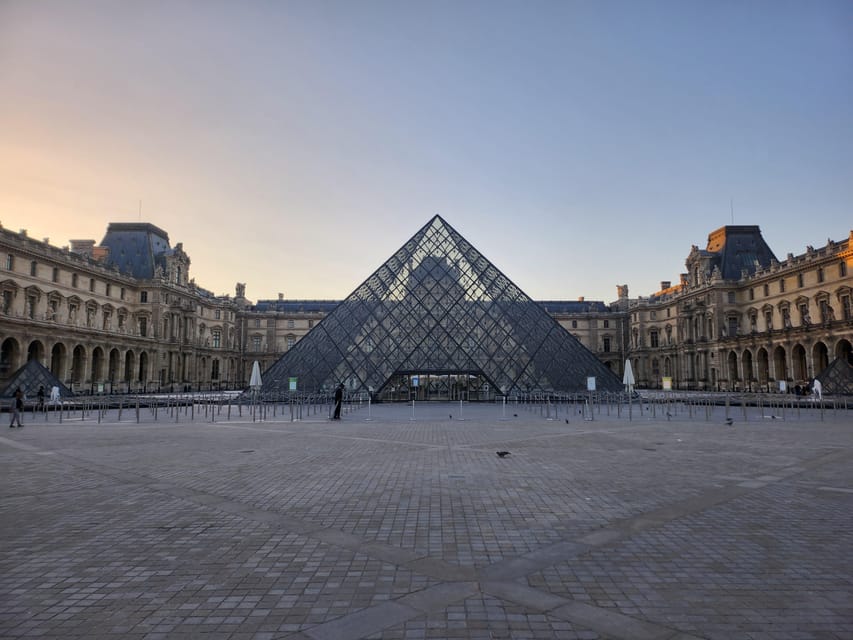París: París sin gente Visita guiada en bicicleta al amanecer ...