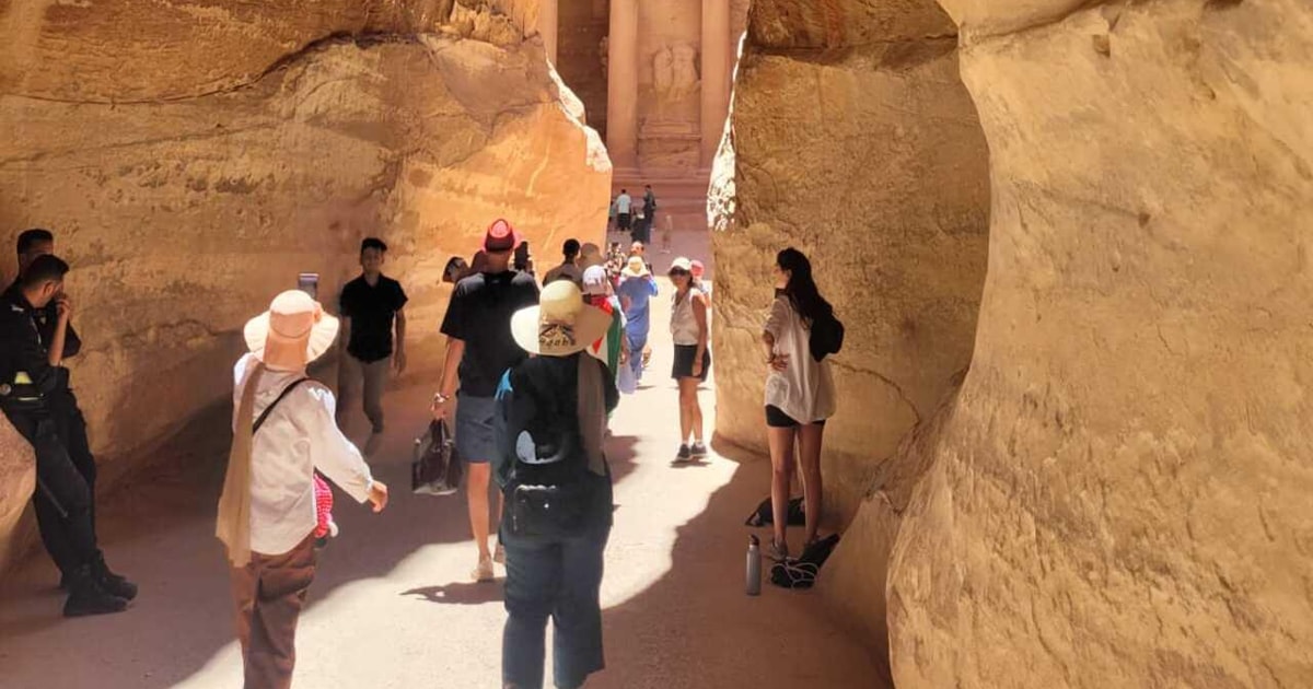 Wadi Musa: Tour privado de Petra de 3 horas con guía titulado | GetYourGuide