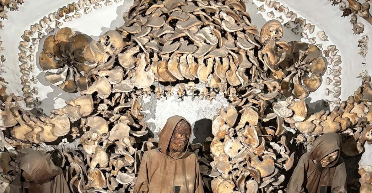 Rom: Lawatan Kumpulan Kecil Capuchin Crypt dan Dark Center | GetYourGuide