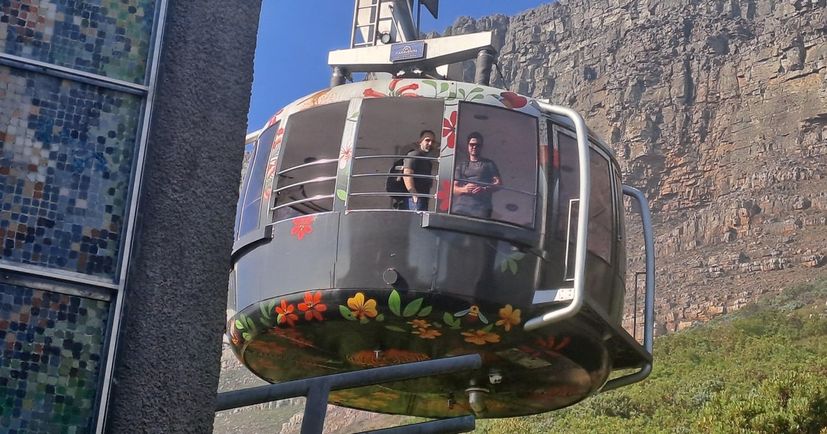 Excursie cu telecabina de pe Muntele Table Mountain în comun și cu ...