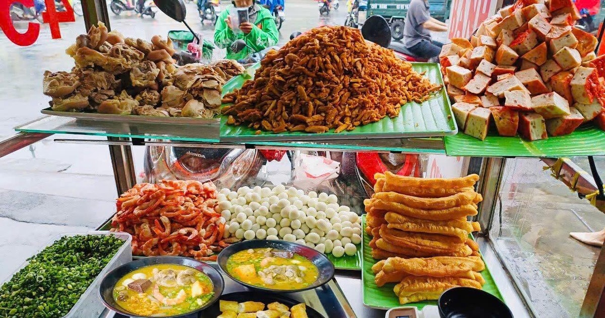 Ho Chi Minh City: How Locals Eat A Street Food Walk? | GetYourGuide