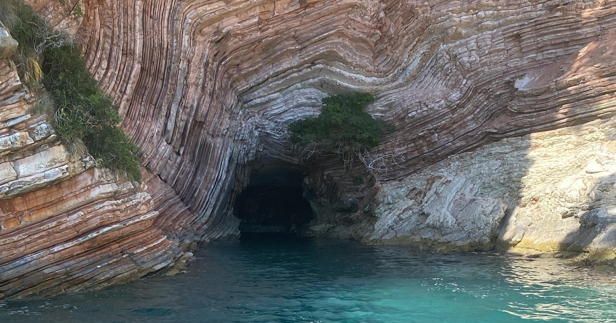 Ksamil bådtur til Pulebardha, Pigeon Cave og snorkling | GetYourGuide