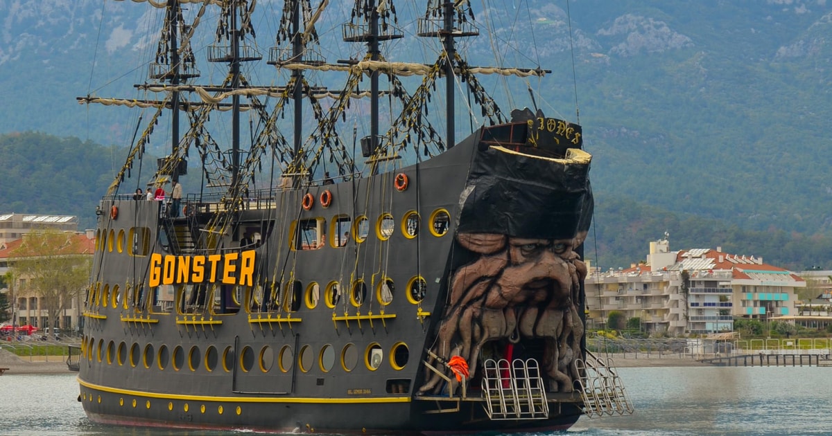 Tour in barca dei pirati di Antalya e Kemer con pranzo | GetYourGuide