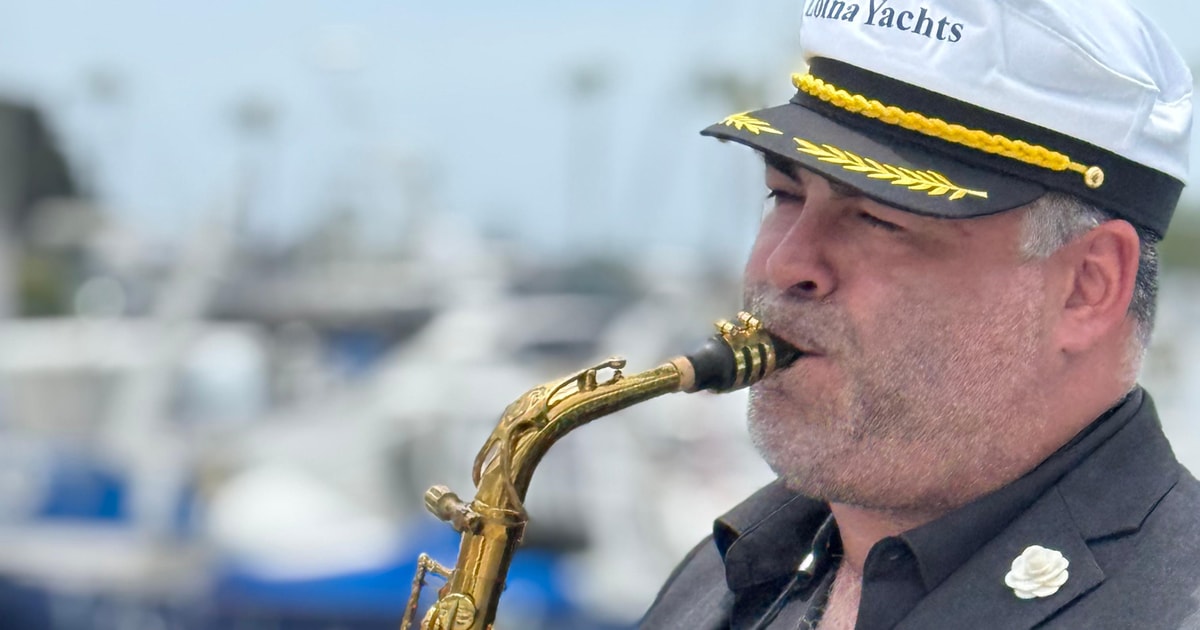 Nerissa Sounds: ¡Crucero en yate con música en directo en la bahía! | GetYourGuide