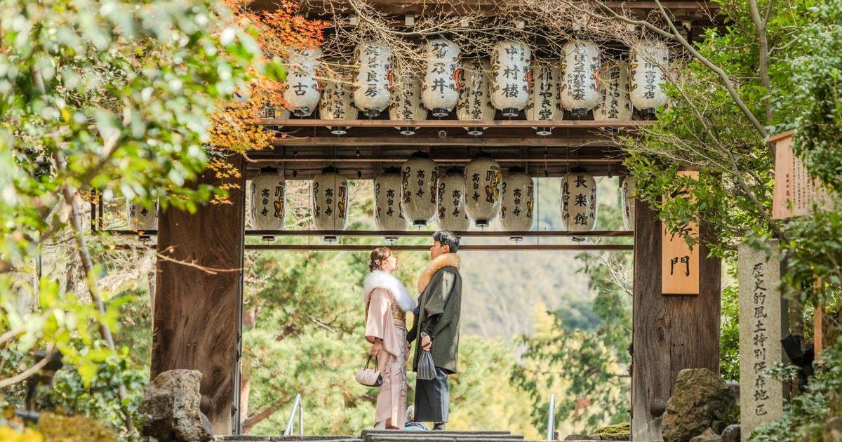 Kyoto photo tour: experience the geisha district | GetYourGuide