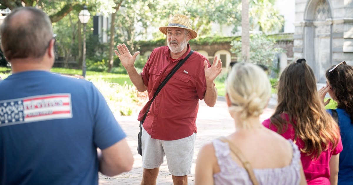 Charleston: Hidden Alleys and Historic Sites Walking Tour | GetYourGuide
