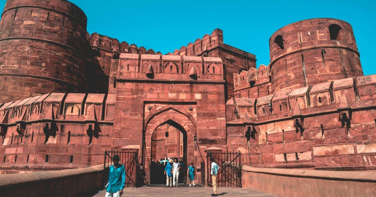 Vanuit Mathura–Agra: dagtour Taj Mahal & bezoek Agra Fort | GetYourGuide