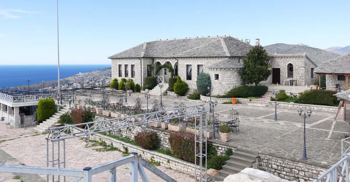 Z Tirany, Durres: Saranda, Modré oko, Ksamil, hrad Lekursi | GetYourGuide